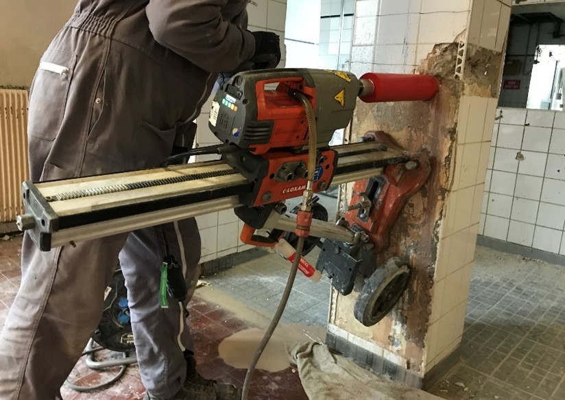 Réalisation d'un carottage sur poteau béton · Betex Ingénierie